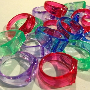 Vintage Toy Rings Lot of 60 Pieces Gum Ball Machine Plastic Kid's ...