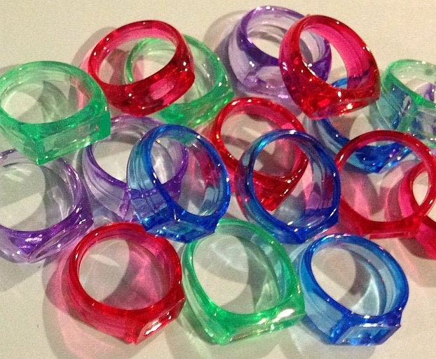 Vintage Toy Rings Lot of 60 Pieces Gum Ball Machine Plastic Kid's ...