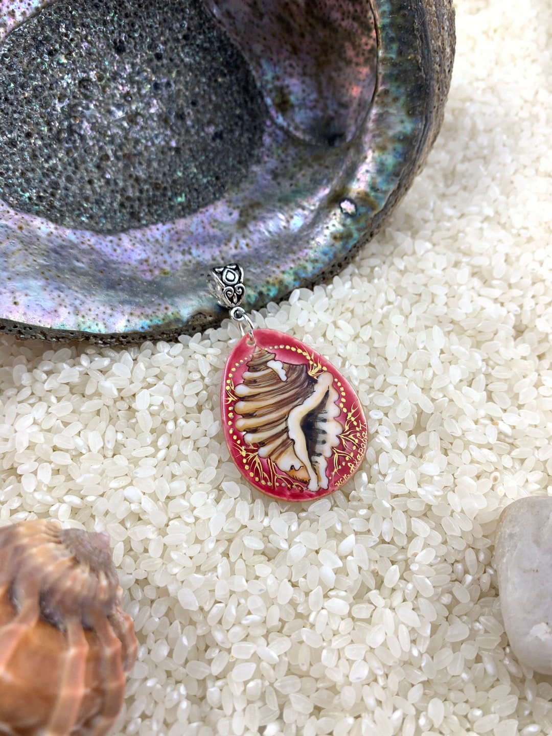 Hand Painted Seashell Pendant: Lacquer Art Jewelry, Mother of Pearl - Etsy