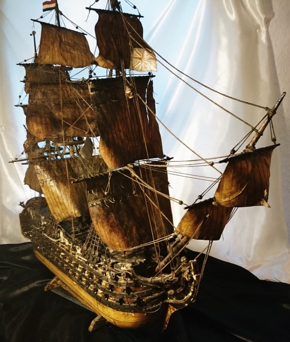 Antique model ship, 18th century naval warship, galleon, frigate, scale ...