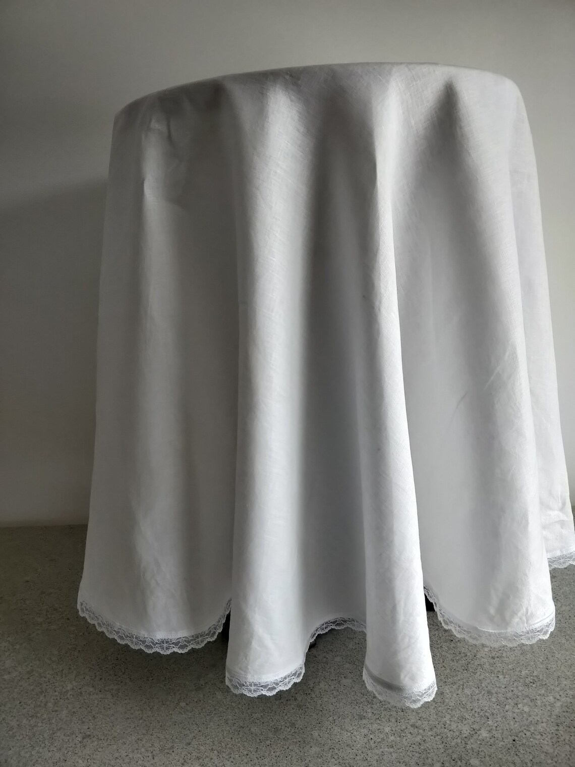 70 Luxury Round White Linen and Lace Tablecloth /70 Inch | Etsy