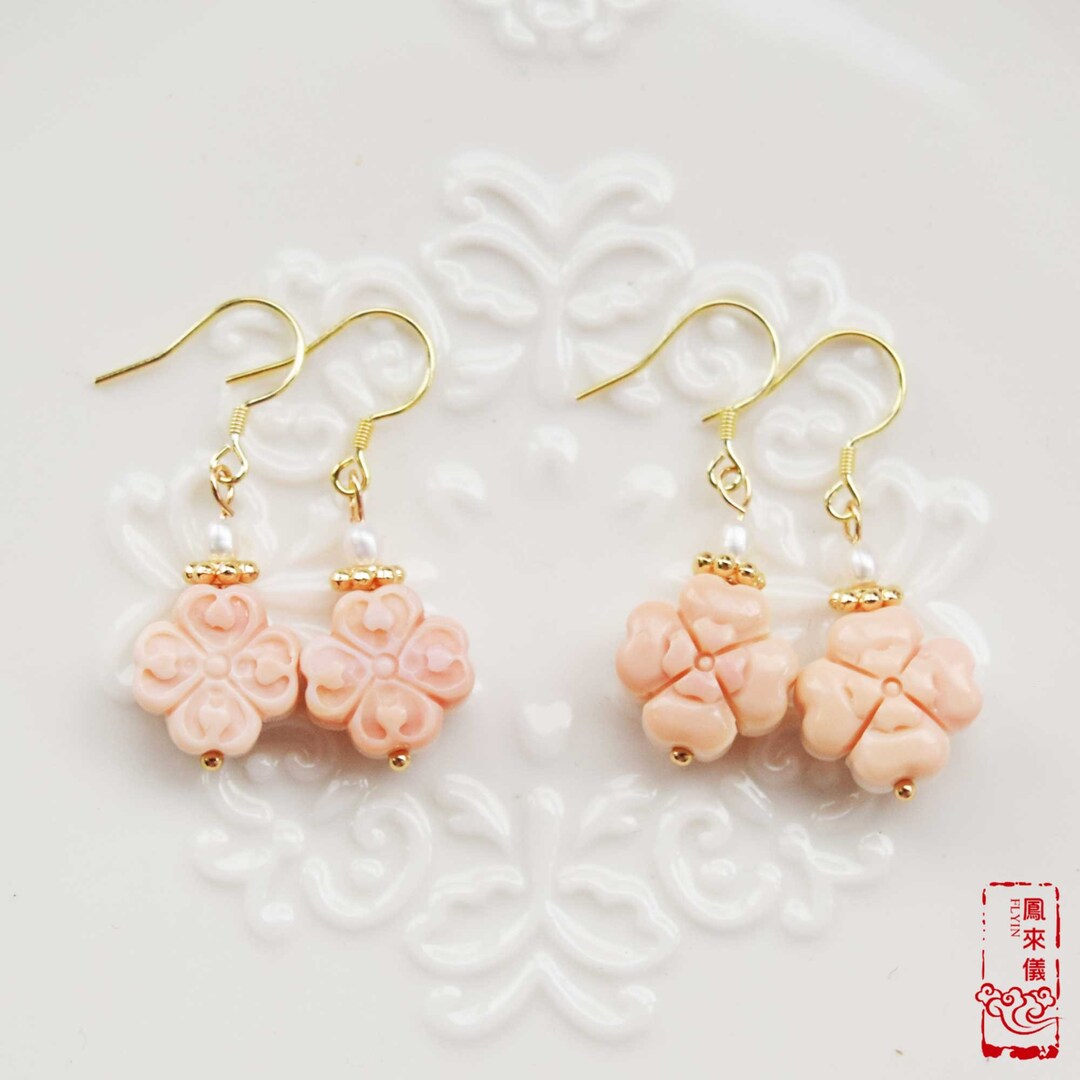 Queen Conch Shell Clover Earrings - Gold Pearl Earrings - Etsy
