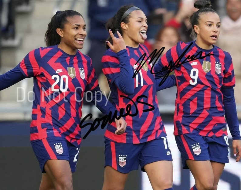 Mallory Pugh Swanson Sophia Smith Signed Photo 8x10 Rp Autographed ...