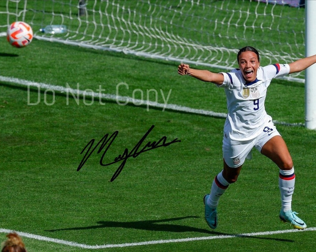 Mallory Pugh Swanson Signed Photo 8X10 Rp Autographed Picture USA ...