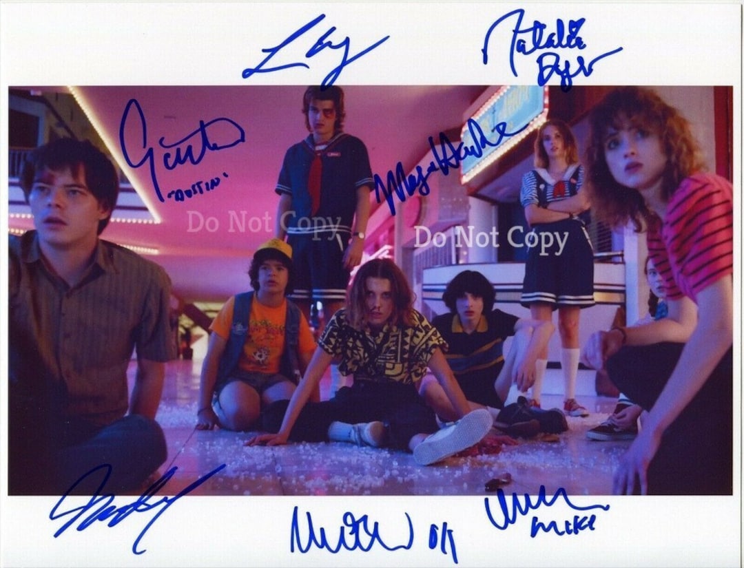 Stranger Things Full Cast Signed Photo 8X10 rp Autographed Millie Bobby ...