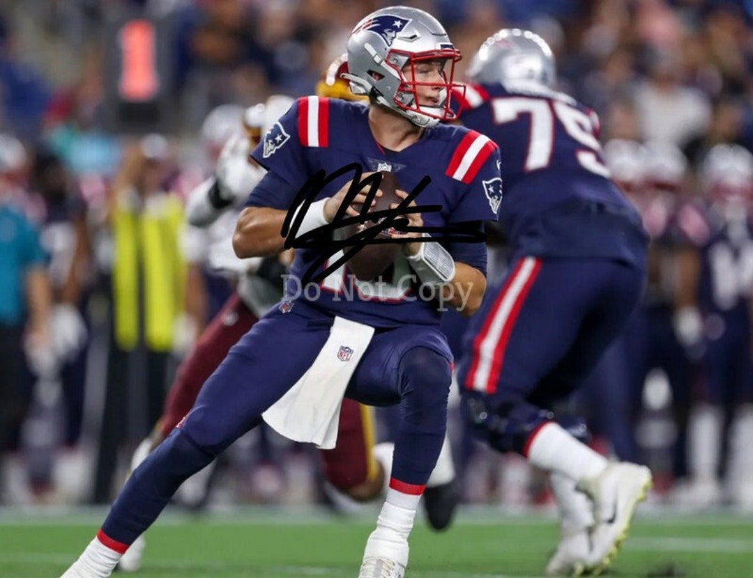 Mac Jones Signed Photo 8X10 Rp Autographed New England Patriots Rookie ...