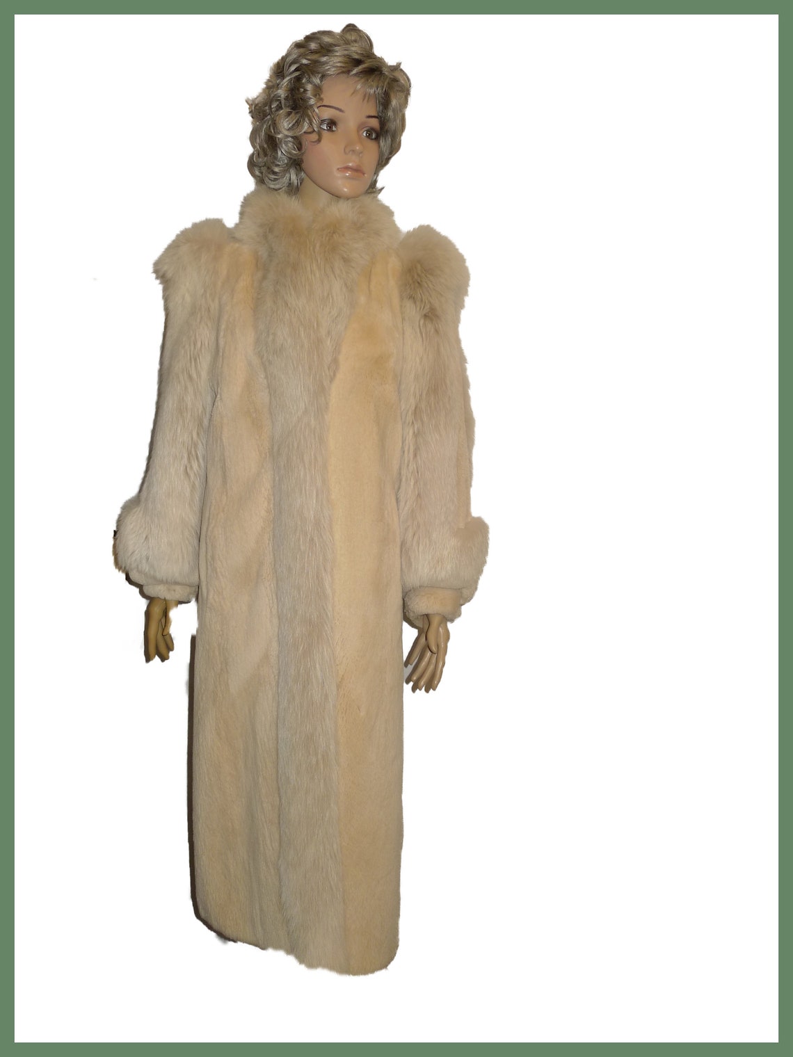 Magnífico abrigo de piel de castor y zorro afeitado, color crema ...