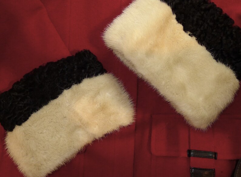 Elegant hand made two-tones fur coat cuffs, in excellent condition ...