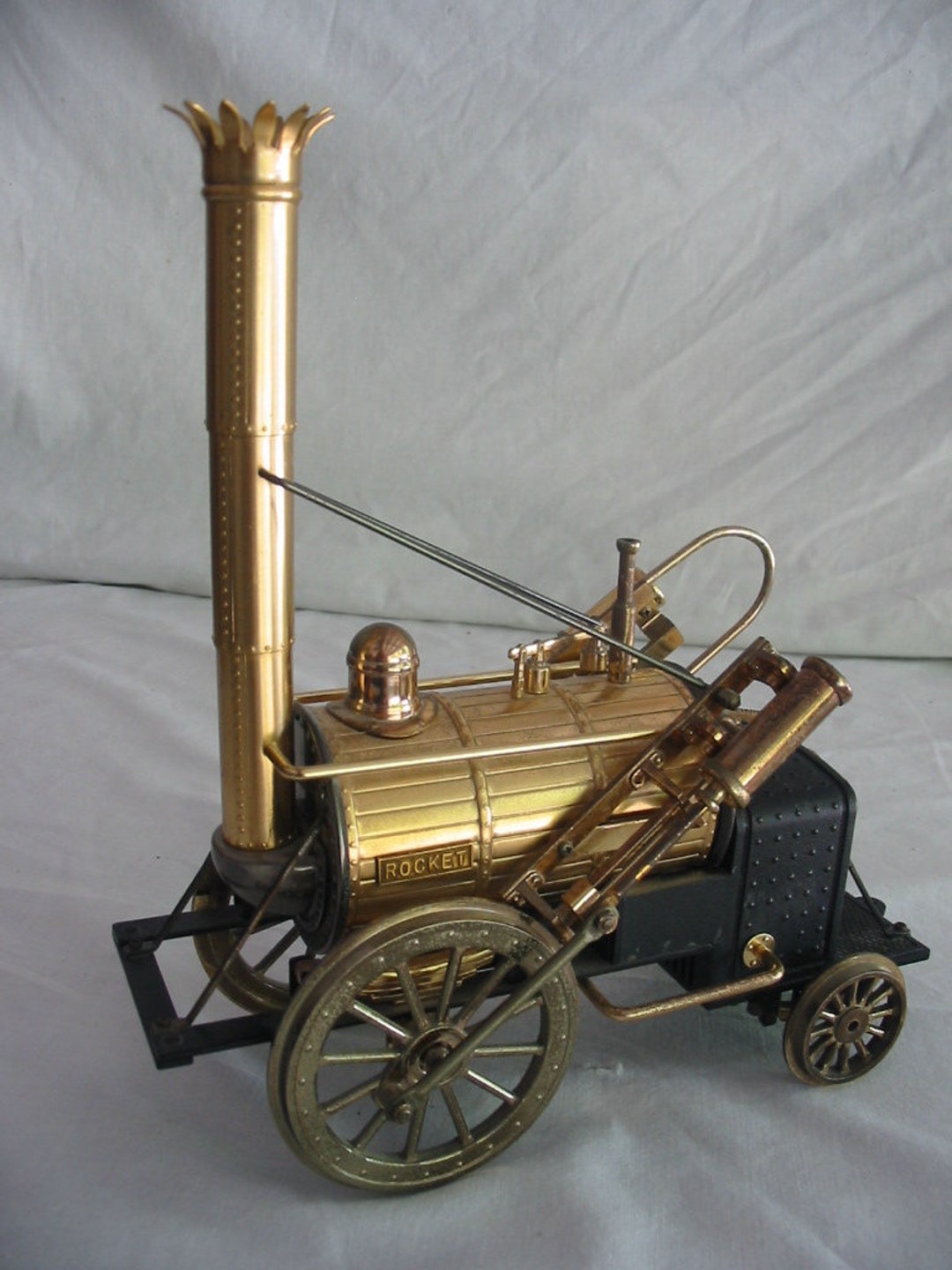 TRAIN RADIO Vintage Waco Stephenson's Rocket Steam Train Model AM Radio ...