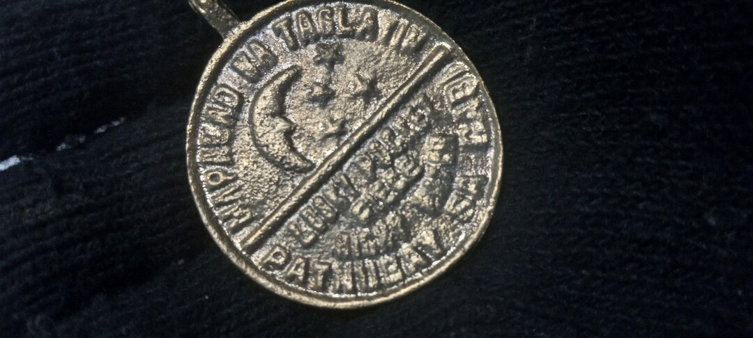 Lucky Pocket Medallion Came From the Original Vintage Molder Anting ...