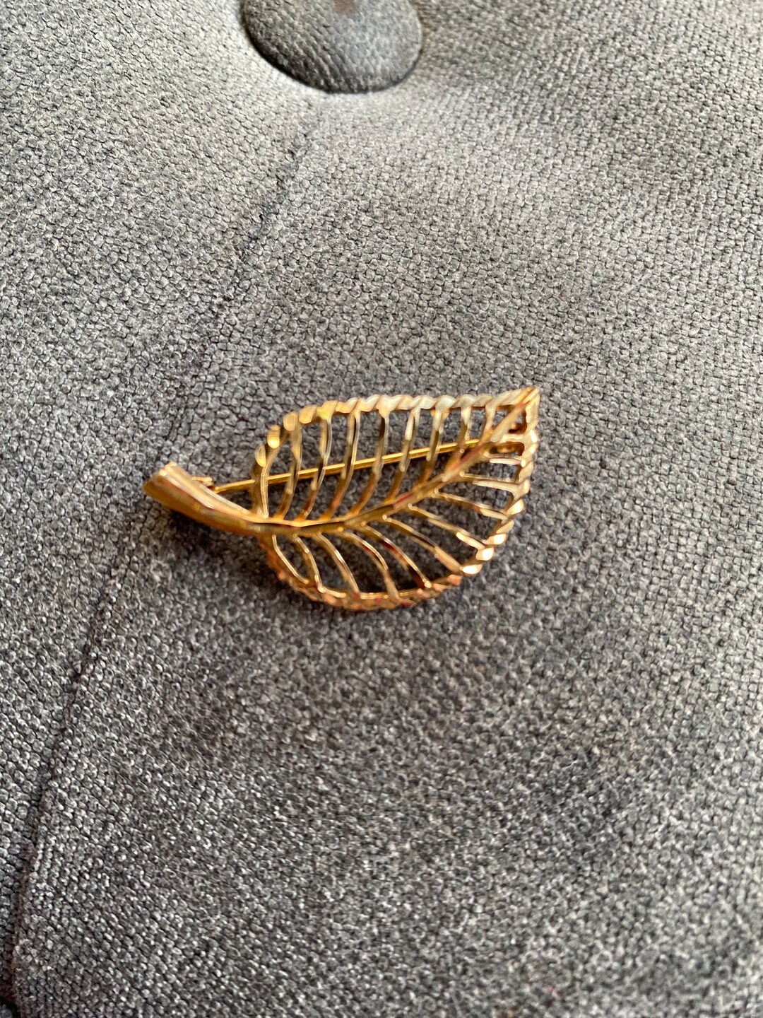 Beautiful 9ct Gold Cutwork Leaf Design Brooch Pin - Etsy
