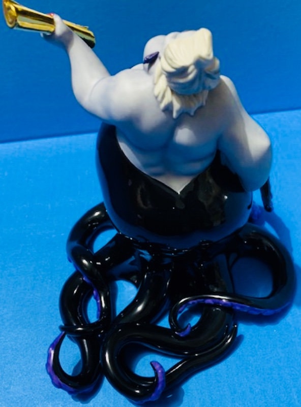1998 WDCC Ursula hizo una figura de trato - Etsy España