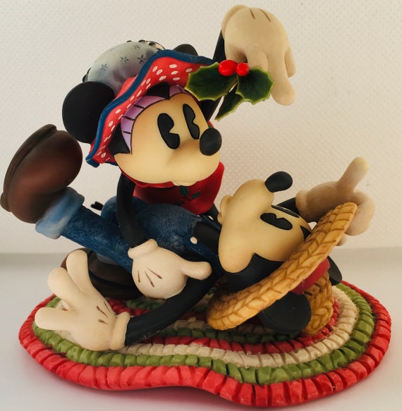 Vintage Mickey and Minnie Mouse Mistletoe Figurine - Etsy