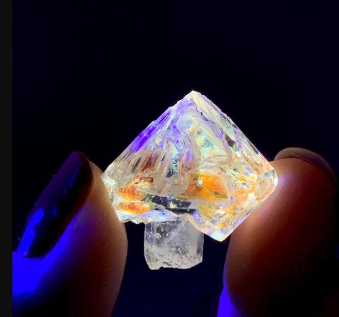Firefly Quartz, Moving Bubble! UV Reactive Petroleum in Quartz SCEPTER ...