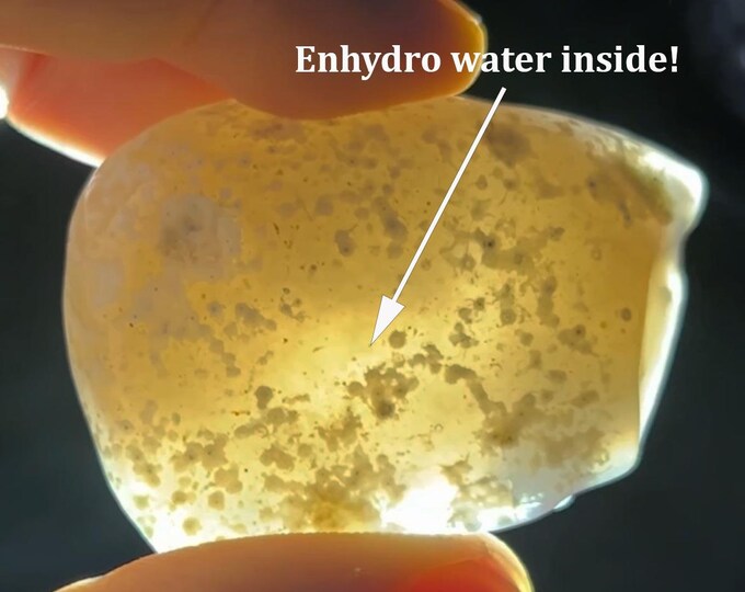 HEART Enhydro(fluid Inclusion) Quartz With TWO Moving Carbon Particle ...