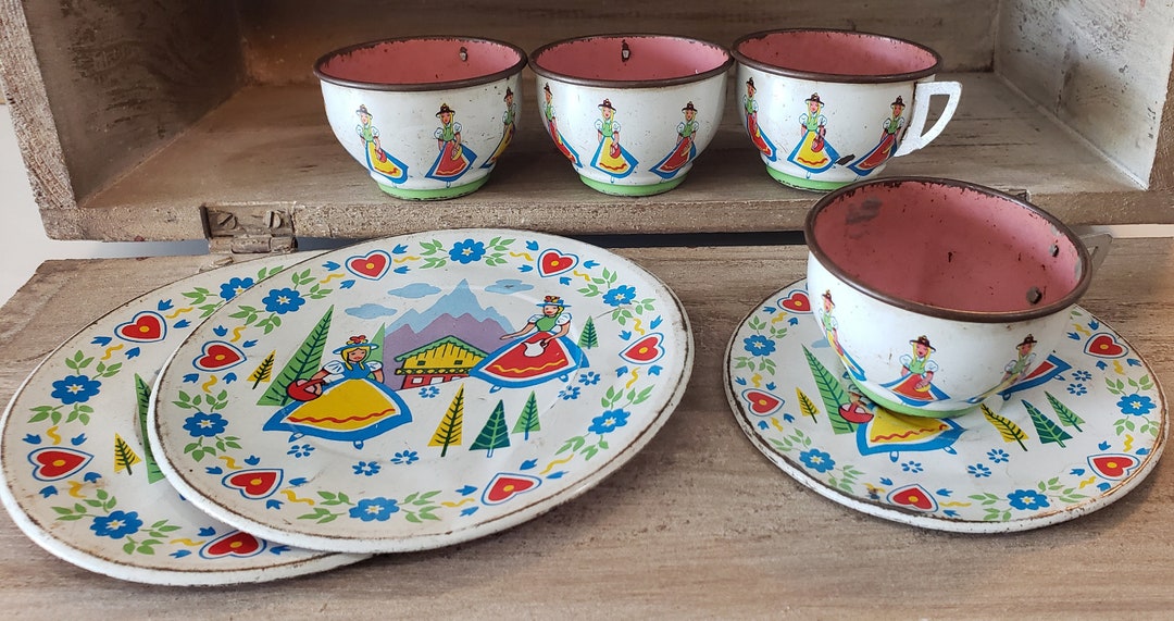 Vintage Ohio Art Tin Litho Child's Tea Cups, Saucer and Plates Dutch ...