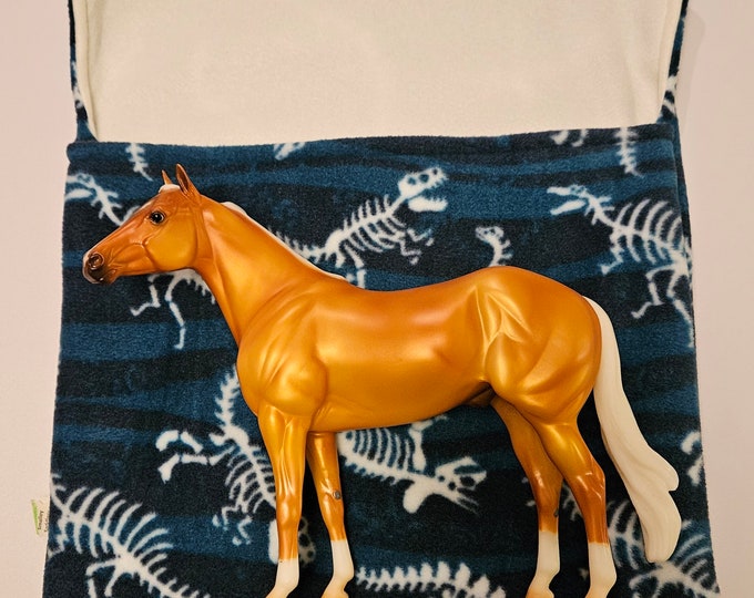 Model Horse Pony Pockets, Snowflakes on Barn Wood Print, Satin-lined ...