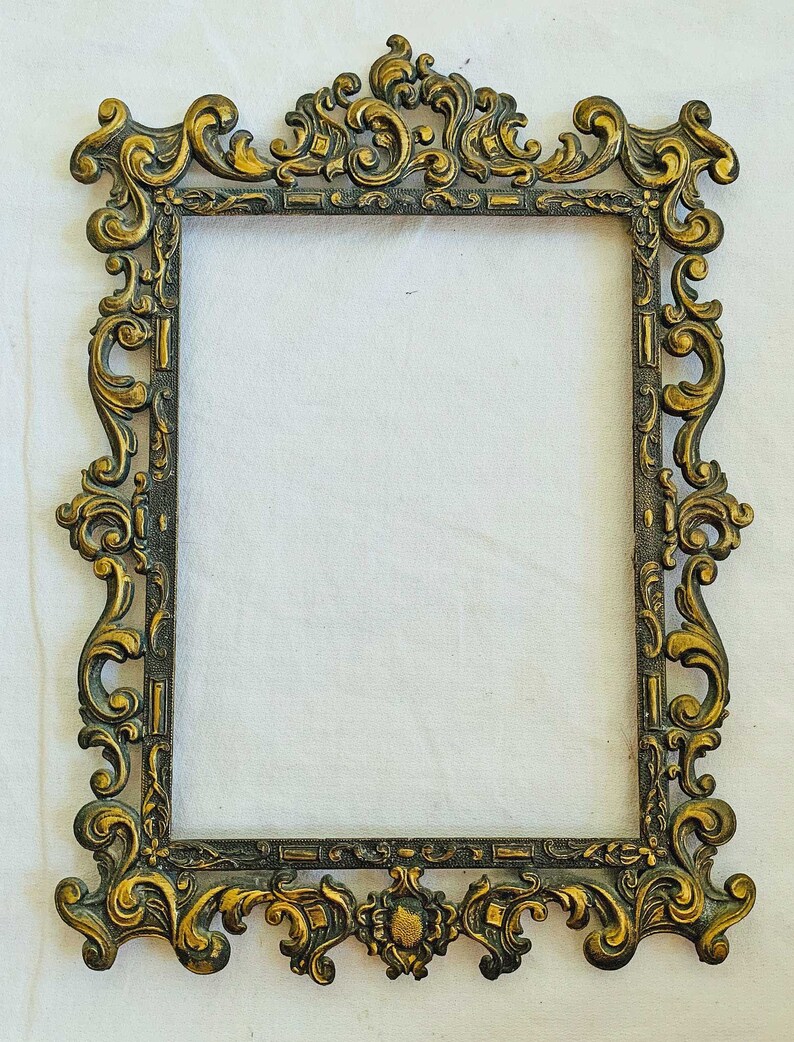 Marco italiano antigua latón victoriano tallado fantasía | Etsy
