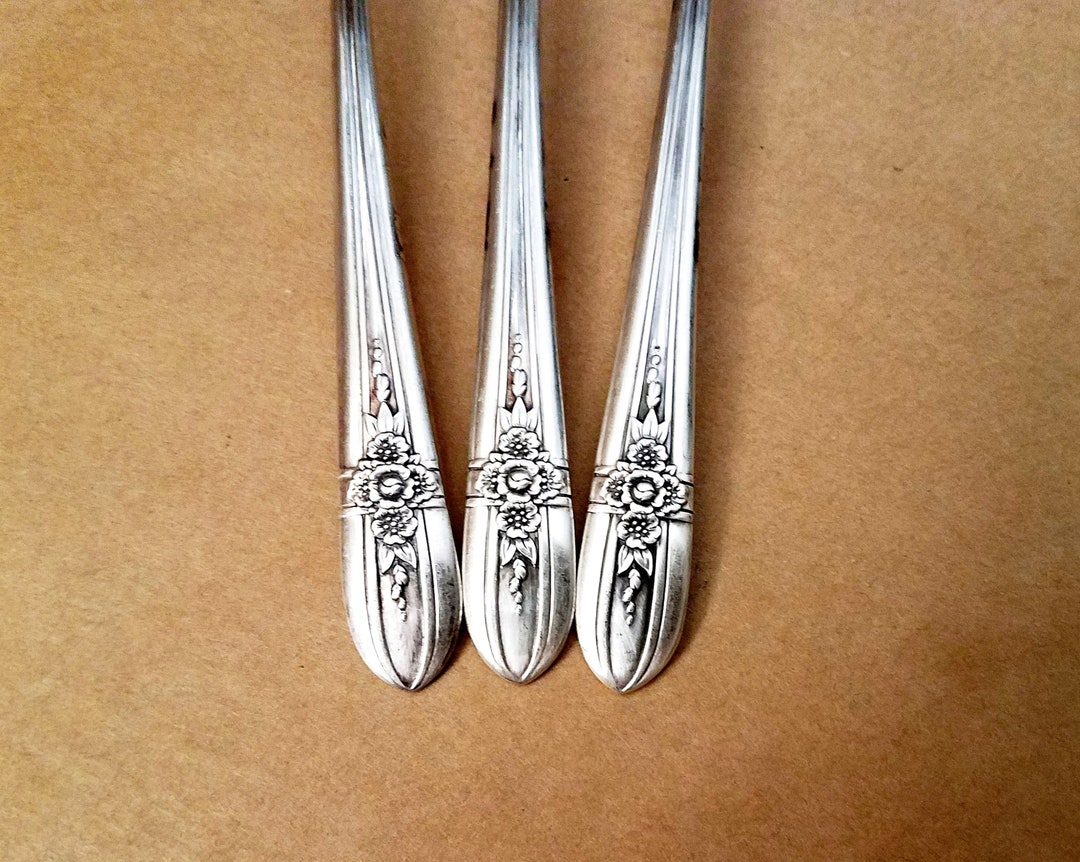 1941 TRIUMPH Silver Plate Flatware, Vintage Floral Silverware, Rogers ...