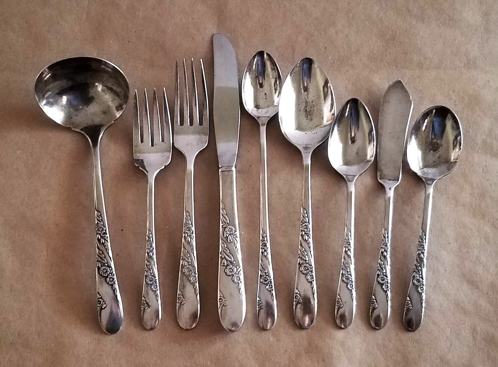 1950 BRIDAL WREATH Silverplate Flatware, Beautiful Floral Silverware ...