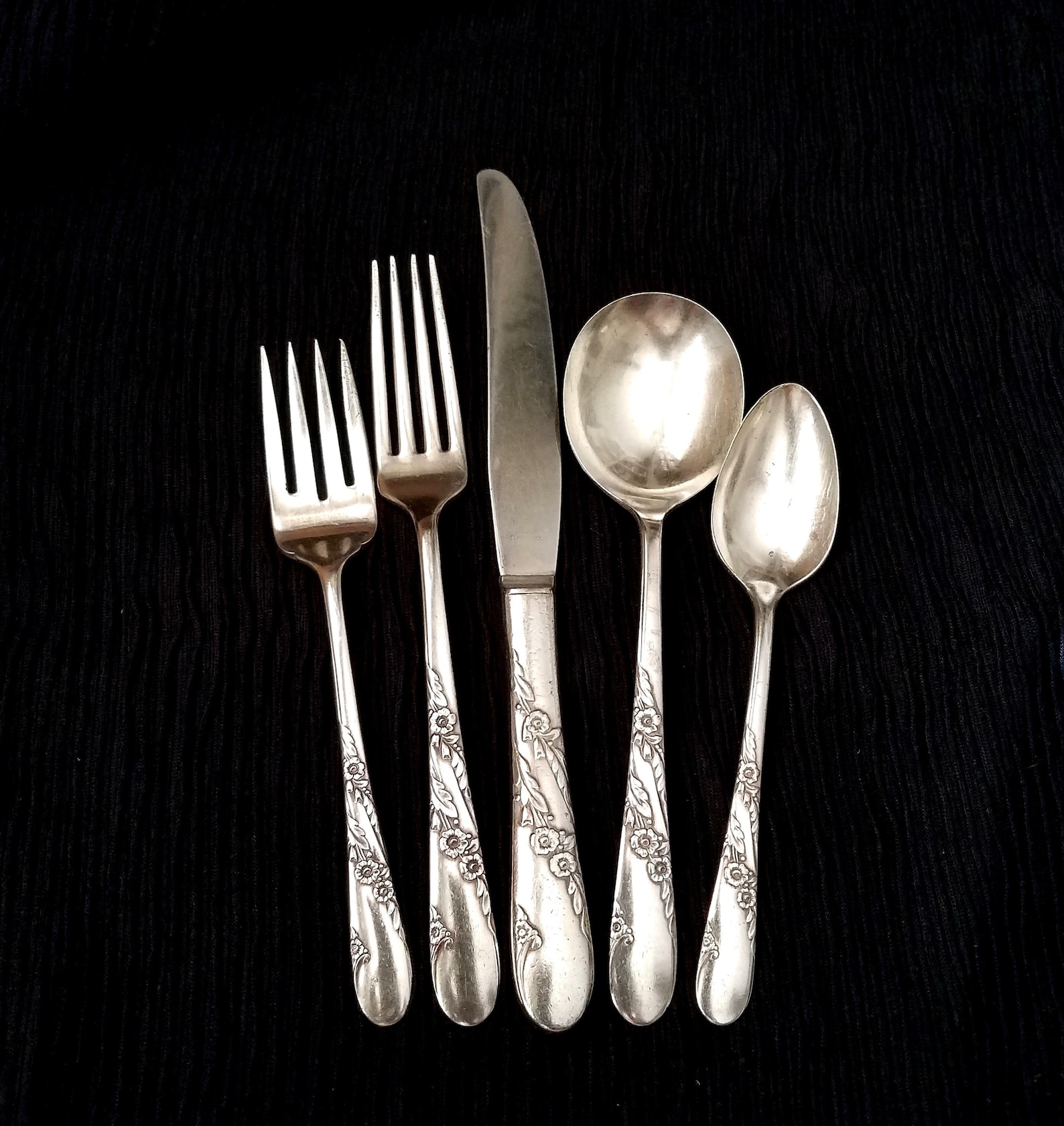 1950 BRIDAL WREATH Silverplate Flatware, Beautiful Floral Silverware ...