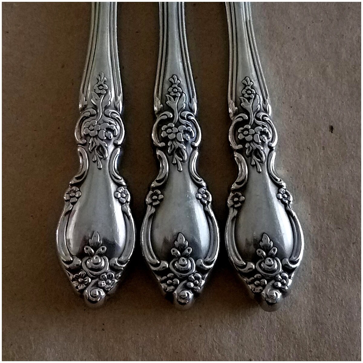 Oneida LOUISIANA Stainless Flatware, Ornate Floral Flourish Silverware ...