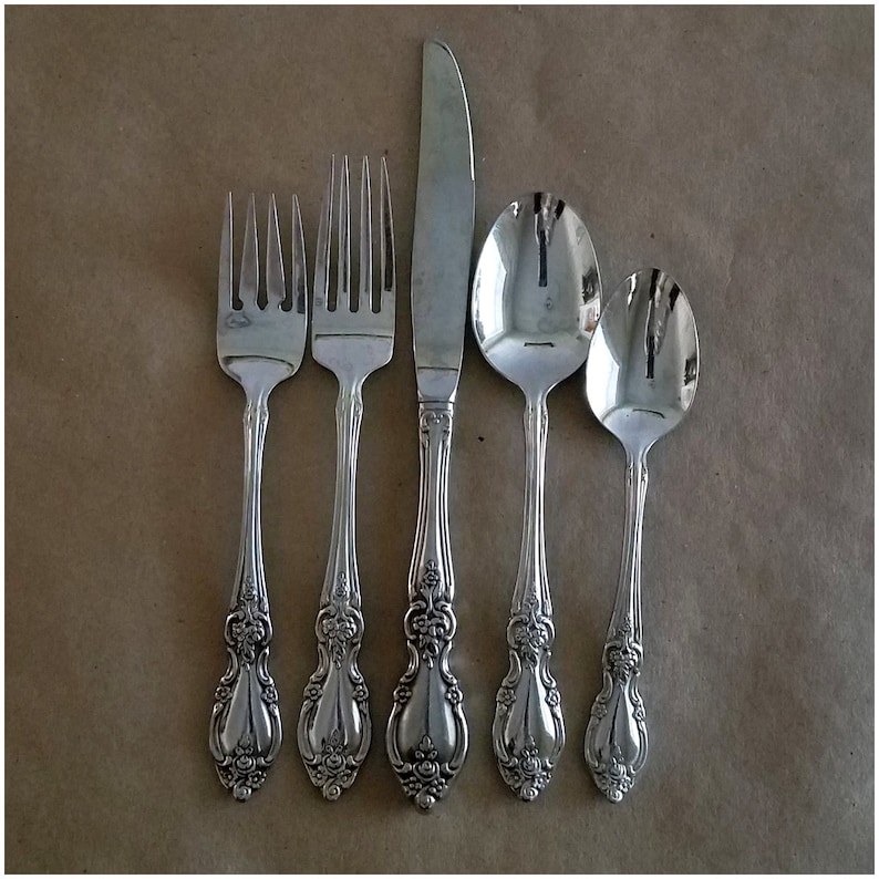 Oneida LOUISIANA Stainless Flatware, Ornate Floral Flourish Silverware ...