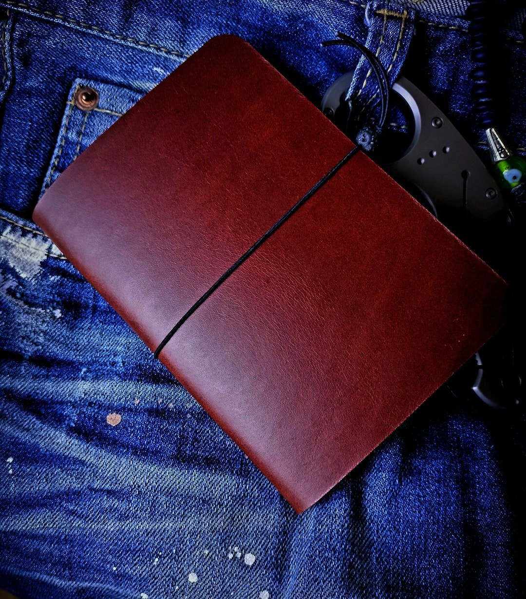 The HELE Minimalist Leather Travel Journal With Refillable B7 Notebook ...