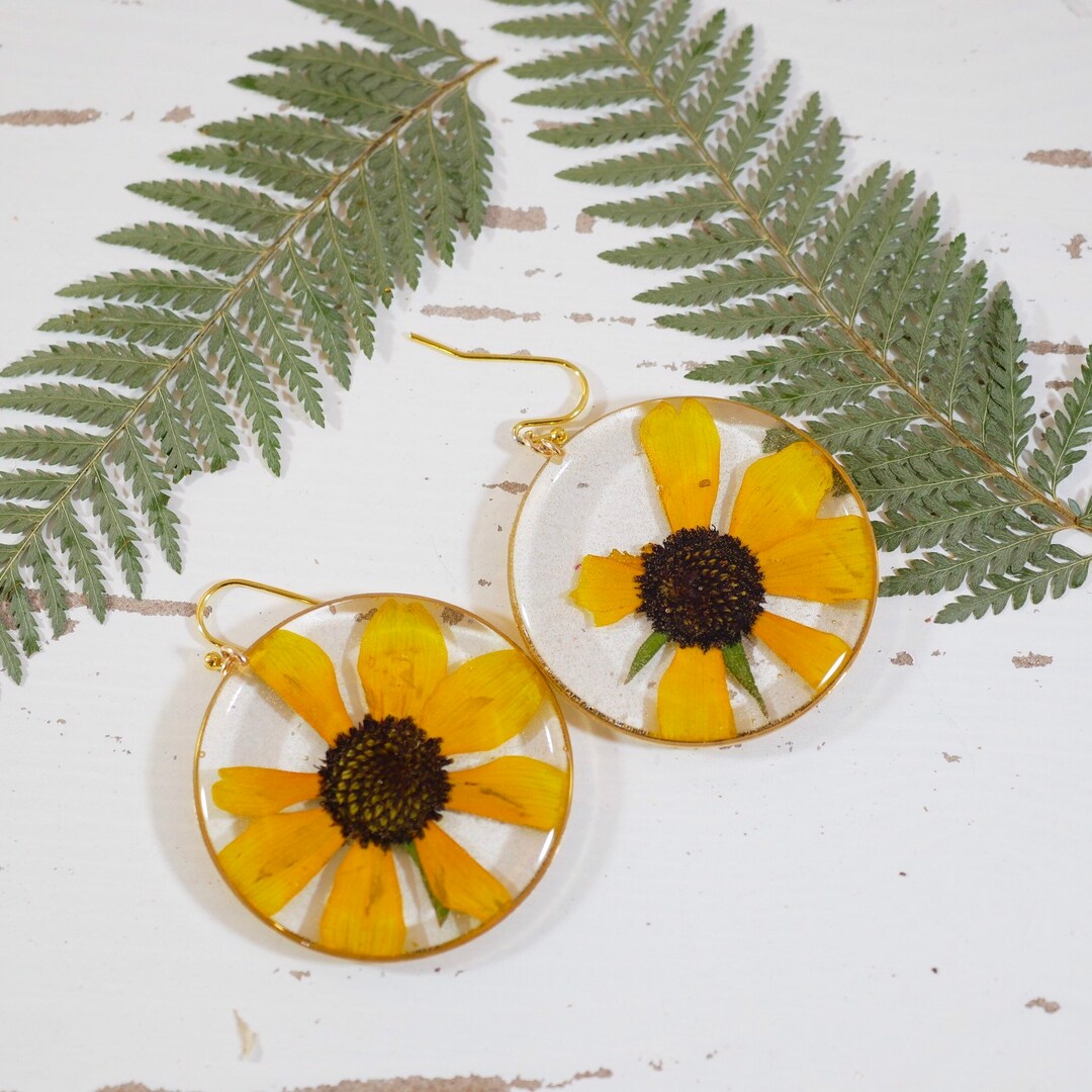 Pressed Flower Black Eyed Susan Earrings - Etsy