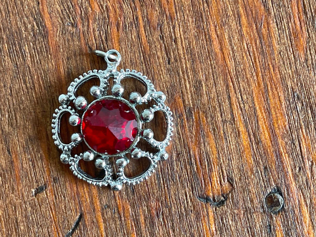 Faceted Faux Ruby Silver-tone Pendant Charm Vintage 1970s 1980s Costume ...