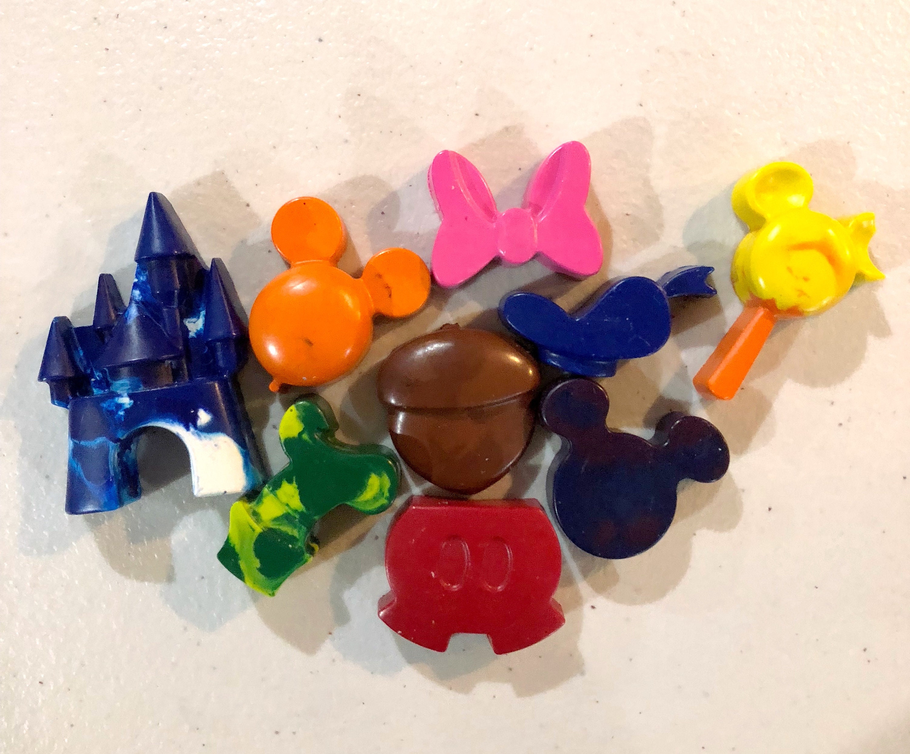 Hecho a mano Disney Theme Crayons - Etsy España