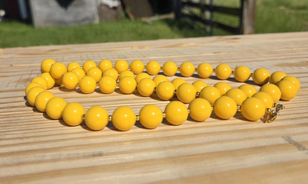 Vintage Beaded Necklace, Yellow Round Beads, Yellow & Gold Lucite - Etsy