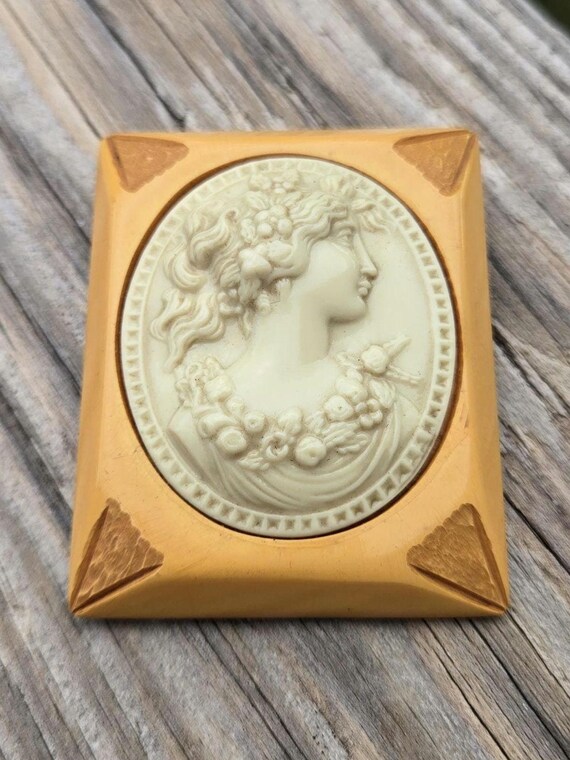 1950s butterscotch backlit - Gem