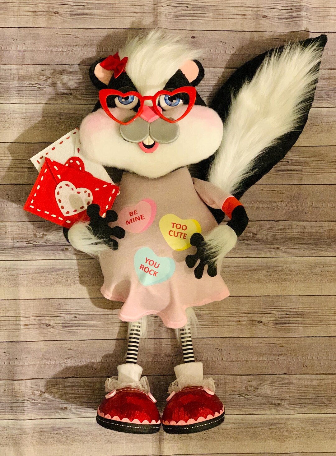 Skunk Wreath Attachment, Valentine Skunk, Lil Stinker, Valentine Wreath ...