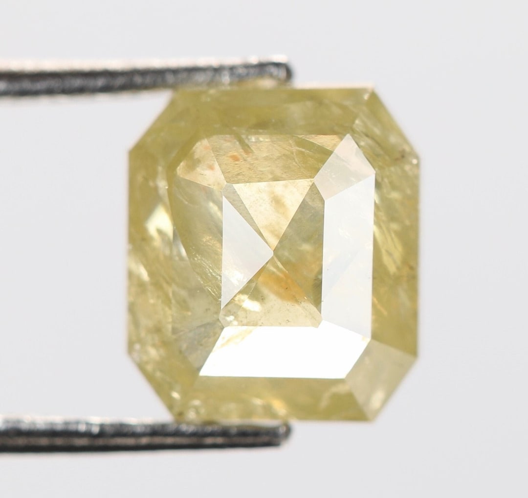 1,51 Ct, 6,8 x 5,9 x 3,3 mm, natürlicher rustikaler Diamant grüne Farbe ...