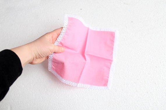1960s pink lace handkerchief small girl hankies white… - Gem