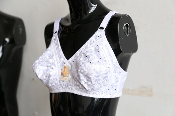 US 31C cup 1990s bra white nylon bra Soviet lingerie … - Gem