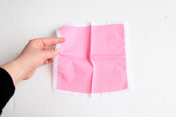 1960s pink lace handkerchief small girl hankies white… - Gem