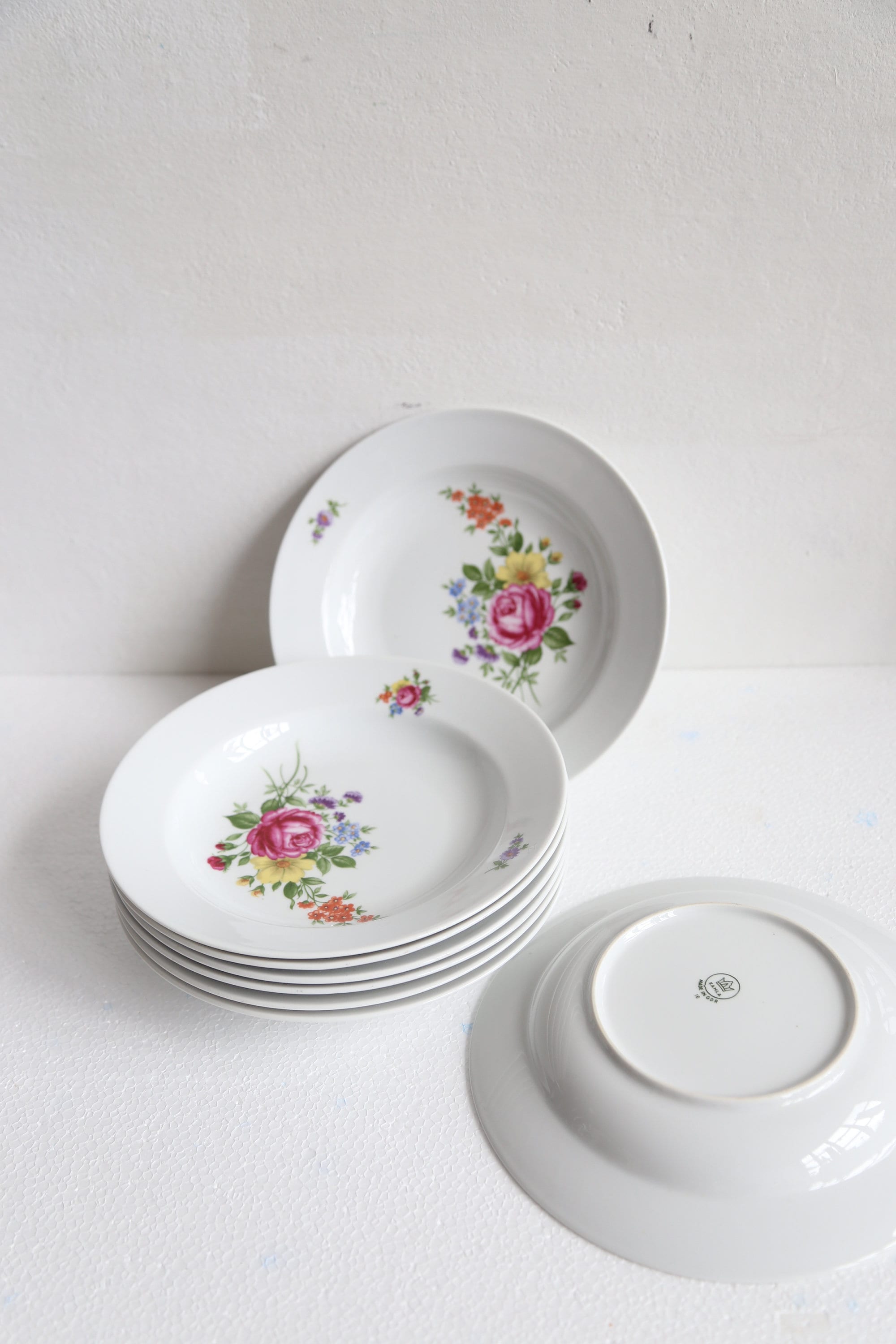 Set of 8 vintage Kahla GDR deep floral dishes plates set gold porcelain ...