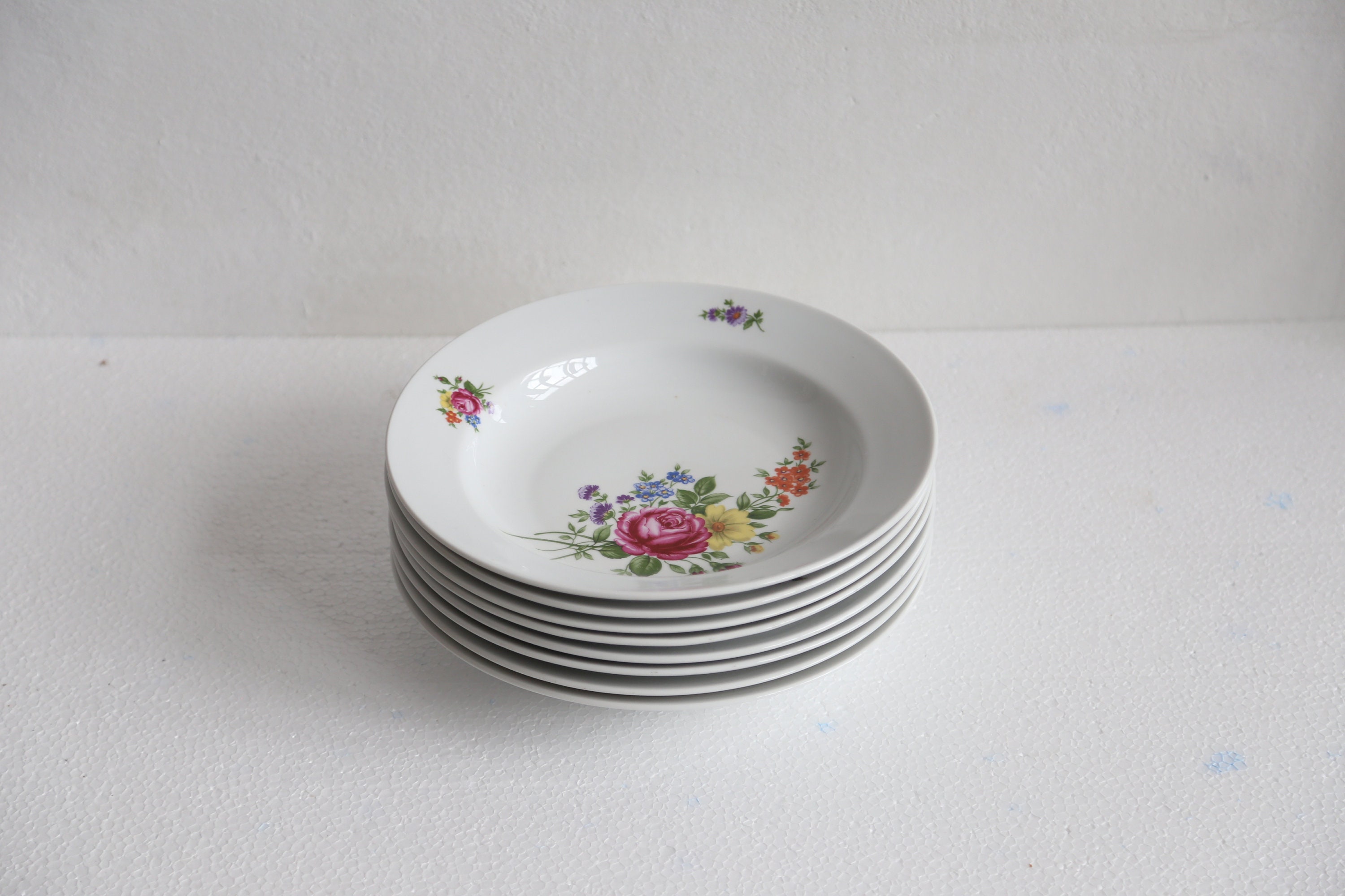 Set of 8 vintage Kahla GDR deep floral dishes plates set gold porcelain ...