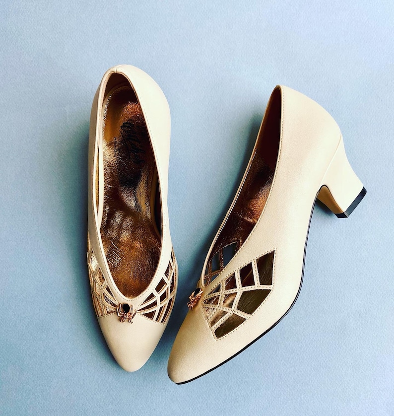 Vintage Style Spiderweb Mid-heel Shoes Pumps With Brass Spider Cream ...