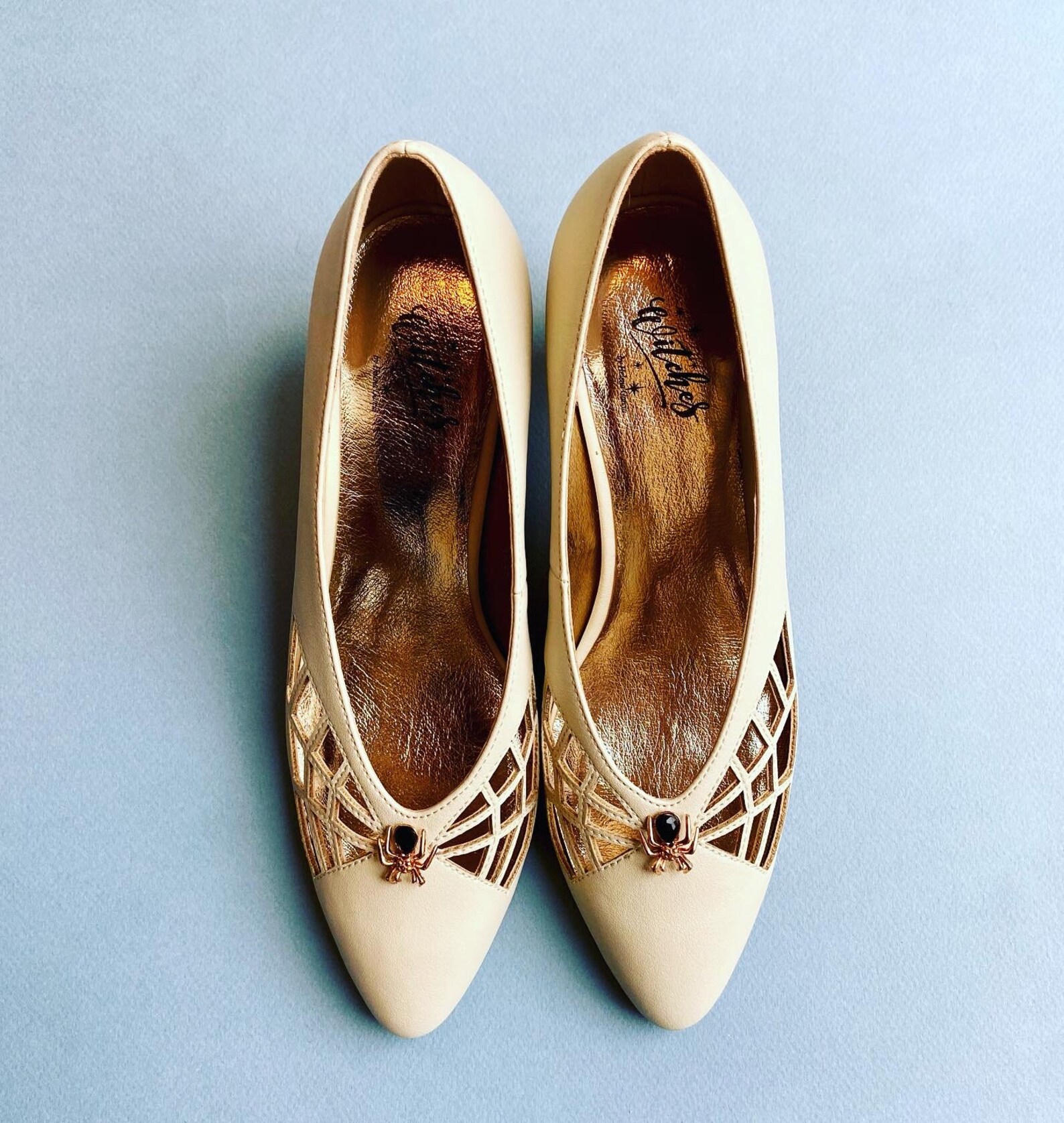 Vintage Style Spiderweb Mid-heel Shoes Pumps With Brass Spider Cream ...