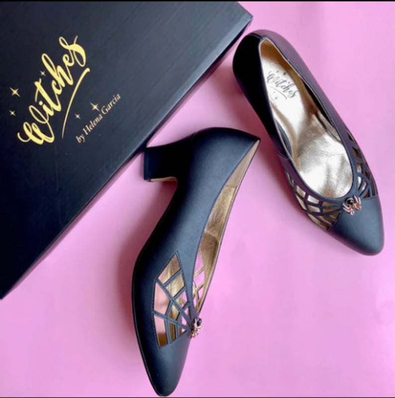 Vintage Style Spiderweb Mid-heel Shoes Pumps With Brass Spider Cream ...