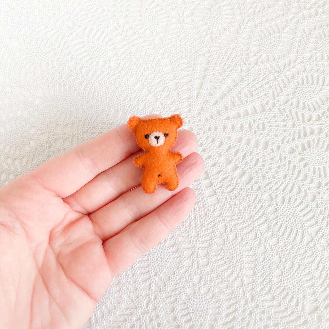 Miniature Felt Teddy Bear: Pocket-Sized Wool Ornament - Etsy Portugal