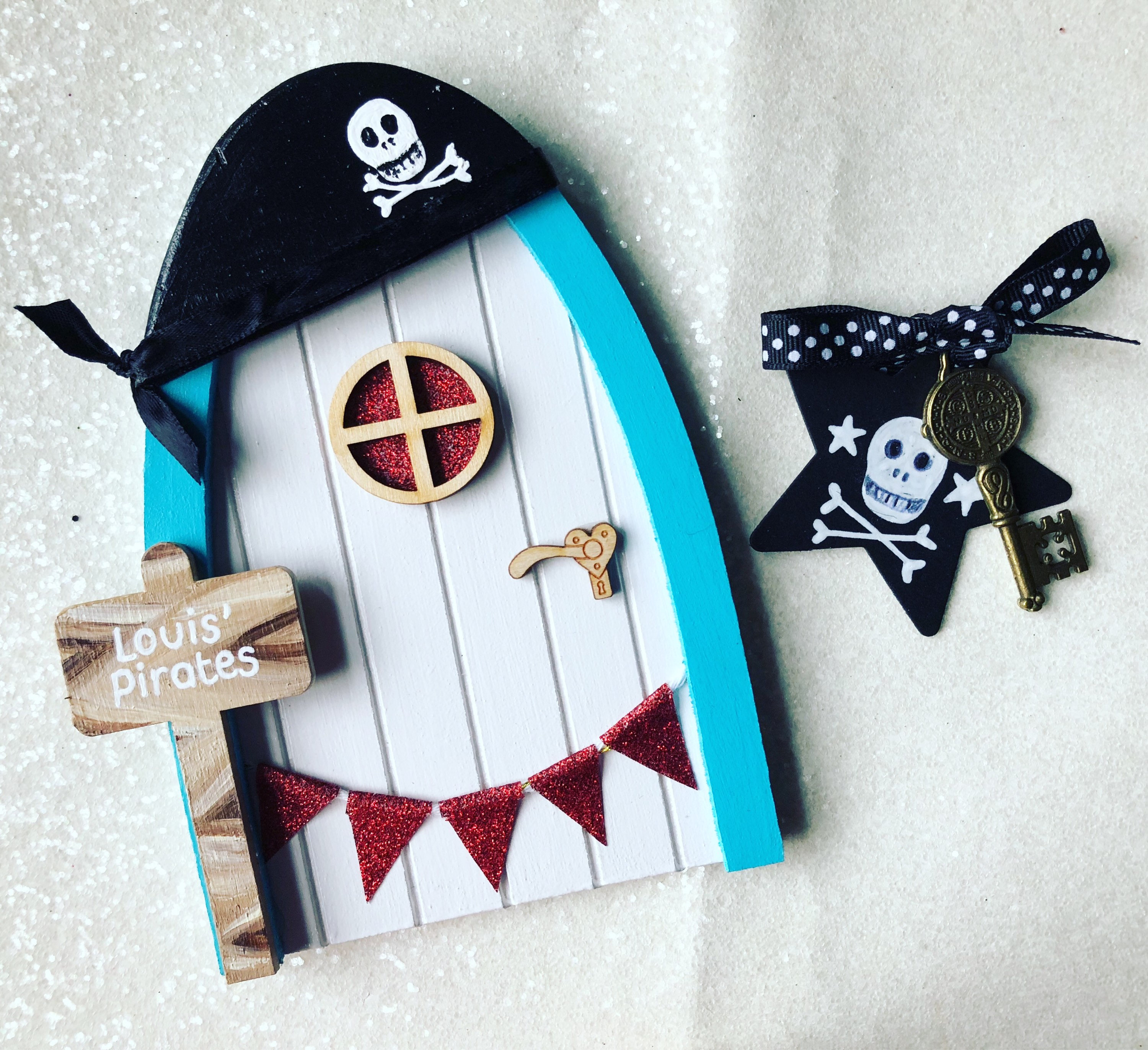Pirate door with personalised sign post and pirate hat. Pirate | Etsy