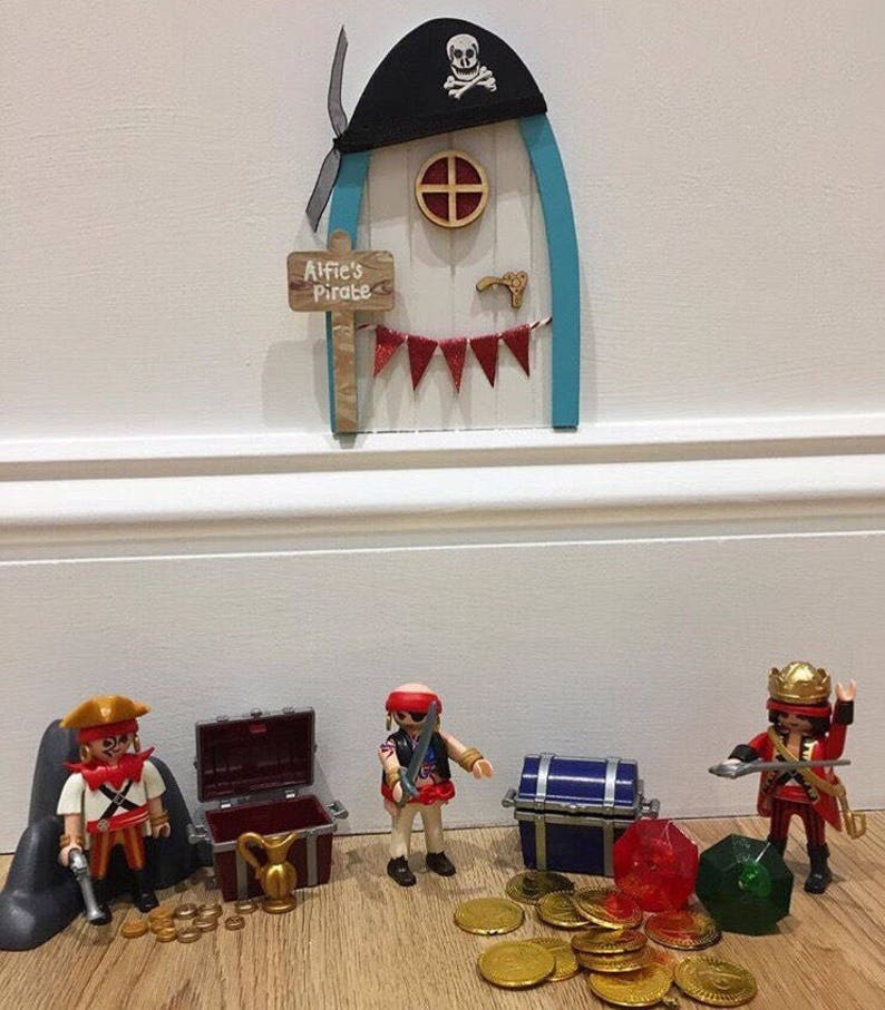 Pirate Door With Personalised Sign Post and Pirate Hat. Pirate Fairy ...