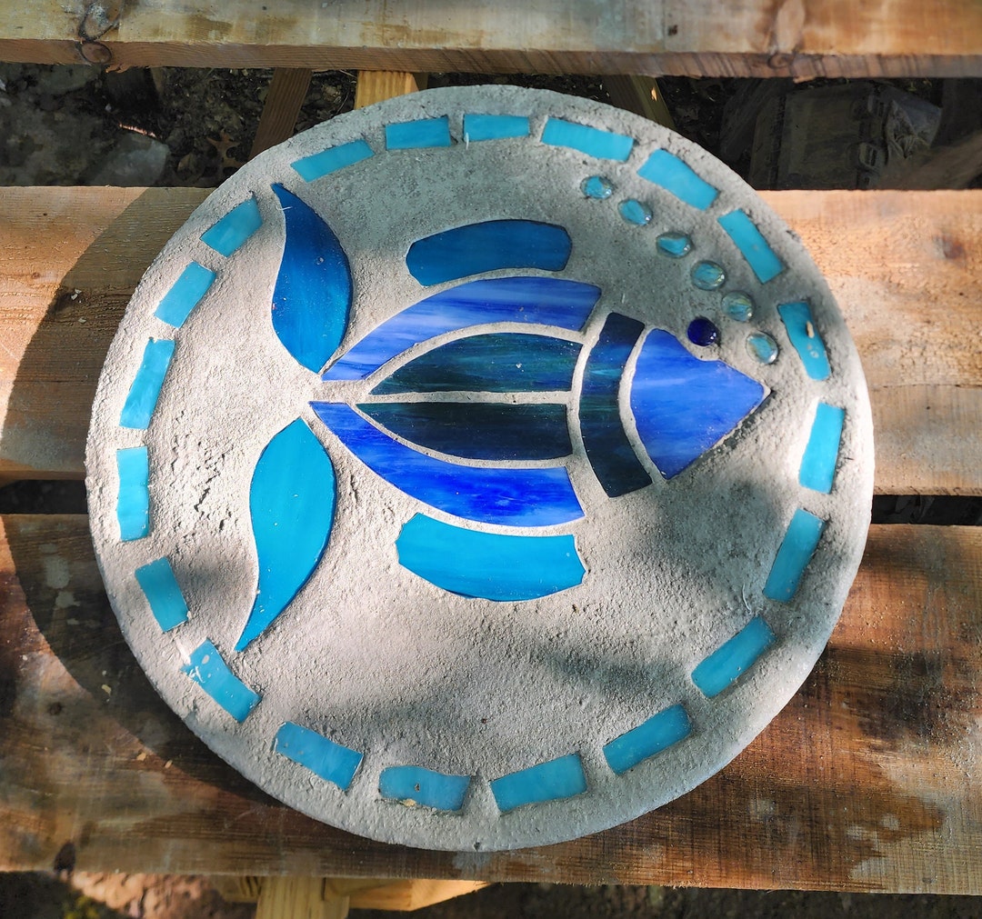18 FISH Stepping Stone, Concrete and Hand Cut Stained Glass Inlay. in ...