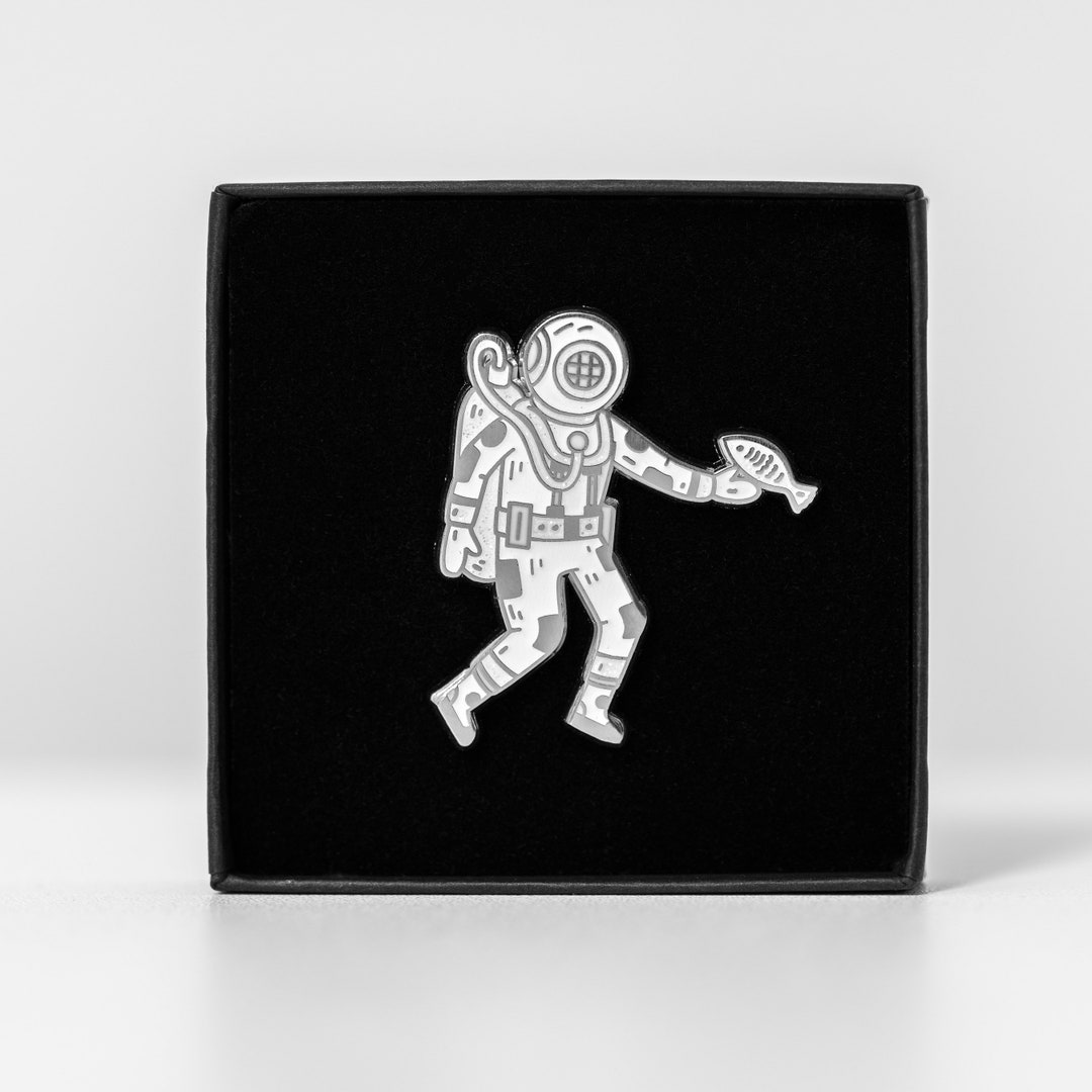 The Scuba Diver Glow' - Pin Badge - Etsy