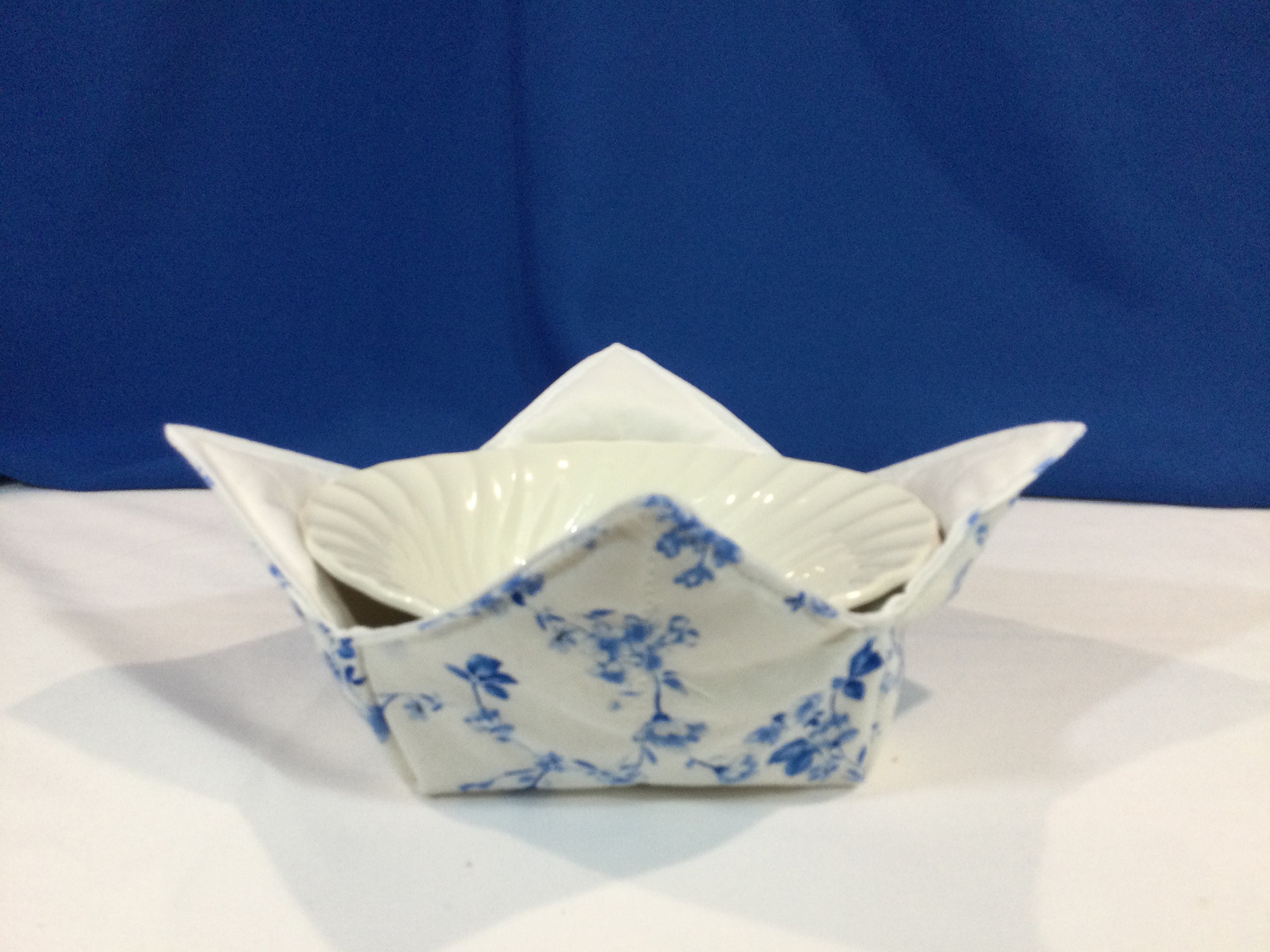 Microwave Bowl Cozy - Delft Blue Flower Vines, Medium - 6'' Bottom ...