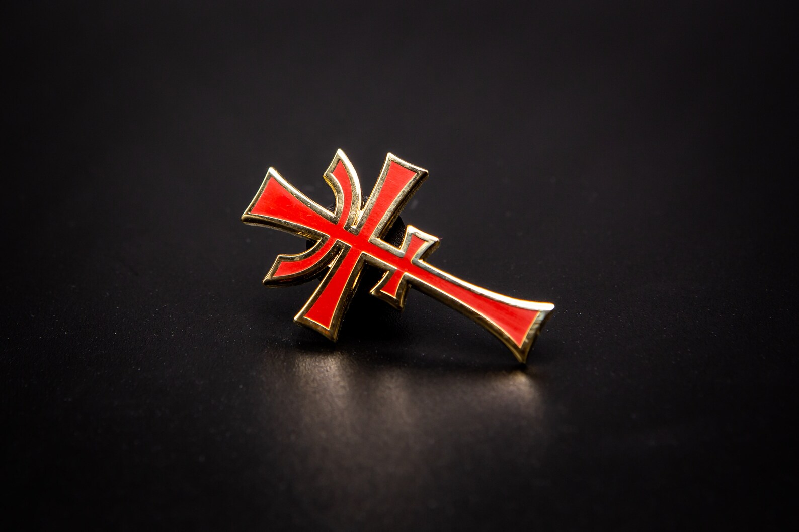 Brotherhood of the Cruciform Sword Enamel Pin. Fanmade Prop - Etsy